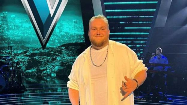 The Voice: Contestant's music 'tells a 21st century journey' - BBC News