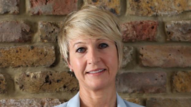 More than 20 councils replacing pay and display parking machines with apps - BBC News