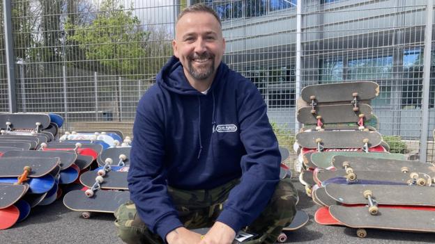 Hundreds of skaters gather in Winchester for world record attempt - BBC ...