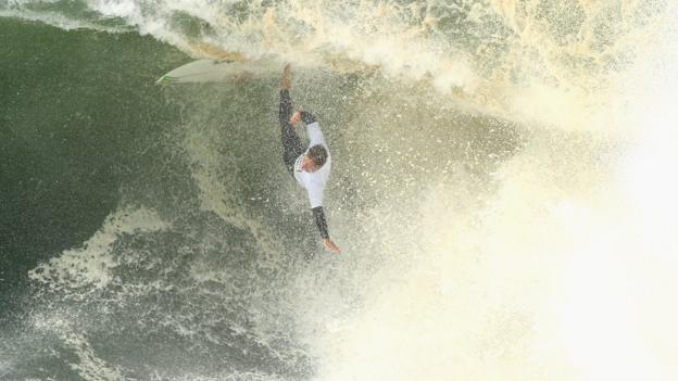 In pictures: Daredevils make waves in Sydney despite deadly storms ...