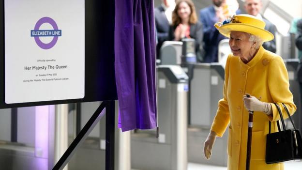 Elizabeth Line: Nine facts about the new London line - BBC Newsround