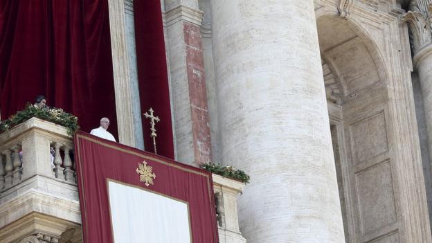 Pope Francis backs peace efforts in Christmas Day message - BBC News