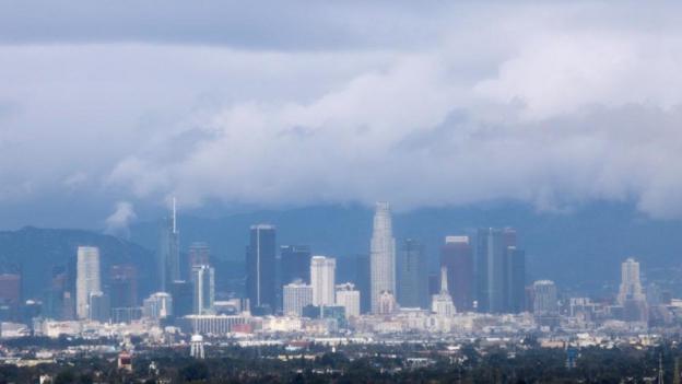 Los Angeles sees first blizzard warning since 1989 - BBC News