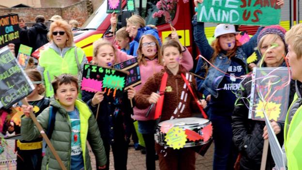 Campaigners say cuts are 'biggest attack' on Essex libraries - BBC News