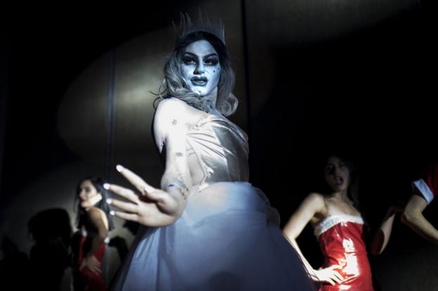 Meet the 'fearless' drag queens of Beirut - BBC News