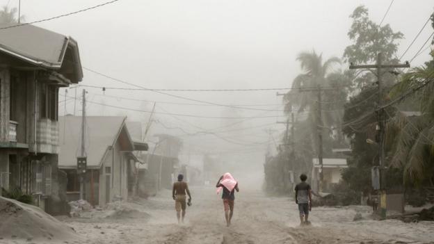 Taal: The 'very small but dangerous volcano' - BBC News