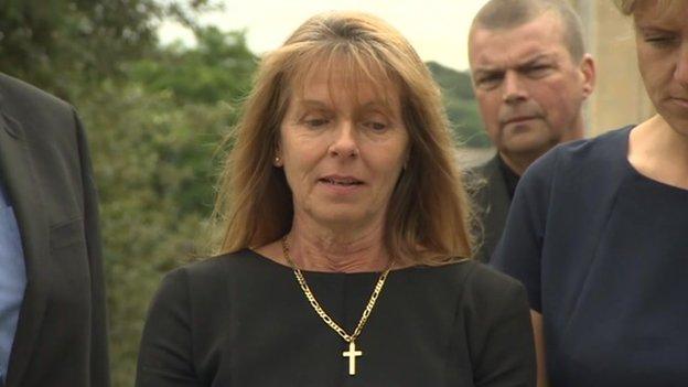 Samantha Henderson murder: Fiance Dominic Isom jailed - BBC News