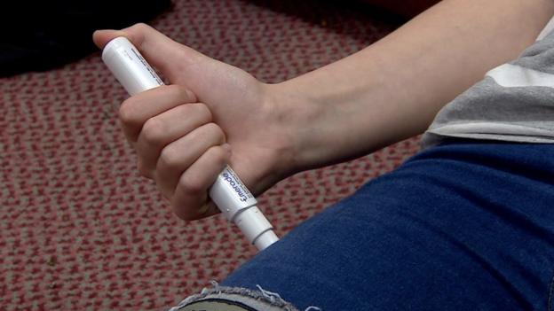 Emerade adrenaline pen users urged to swap brands - BBC News