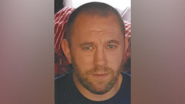 Paul Marsh: Family pay tribute as boy, 16, held - BBC News