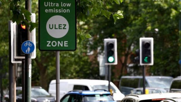 Heathrow Airport scraps plan for park-and-ride outside Ulez - BBC News