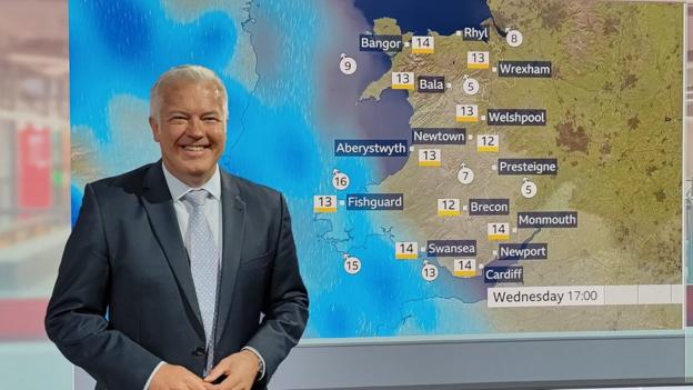 SAD: Weatherman Derek Brockway on combating winter sadness - BBC News