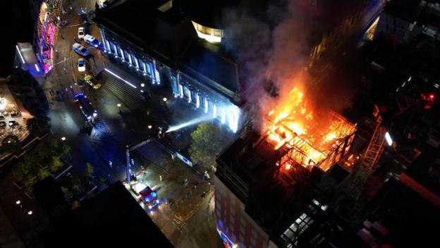 Leeds fire: Investigation into city centre blaze begins - BBC News