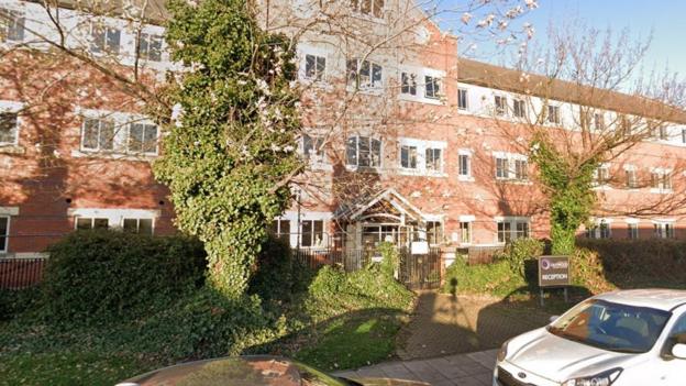 Eton: Free sixth-form colleges plans approved by government - BBC News