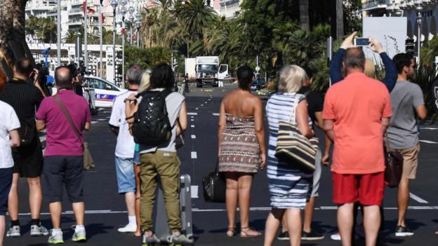 Nice attack: In pictures - BBC News