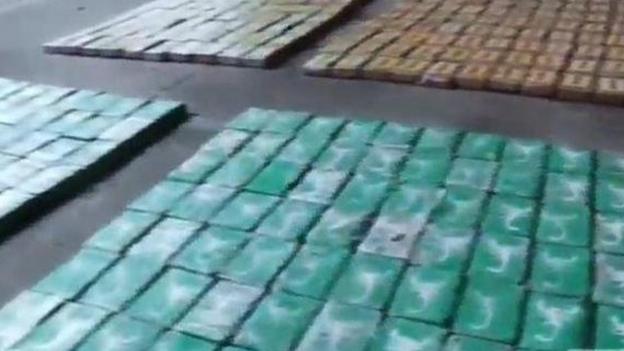 Narco-sub with $27m of 'scorpion' cocaine seized in Colombia - BBC News