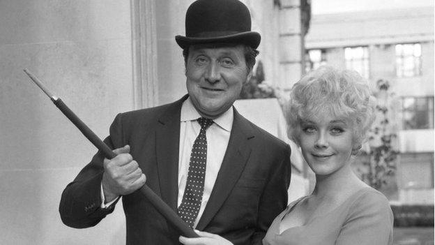 Co-stars pay tribute to Patrick Macnee - BBC News