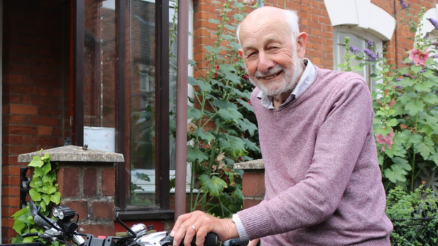 Dunwich Dynamo: Thousands to cycle to England's 'lost city' - BBC News