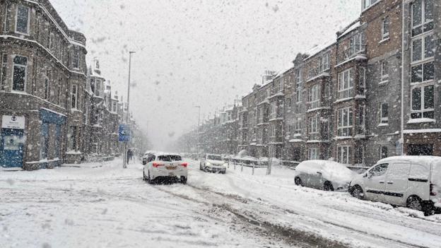 Warning of snow and strong winds for parts of Scotland - BBC News