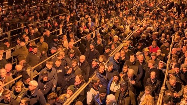 Dover: Slow tractor demo as farmers protest over imports - BBC News