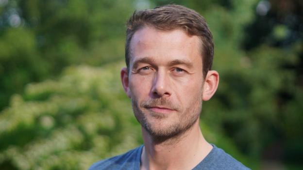 Could artificial intelligence benefit democracy? - BBC News