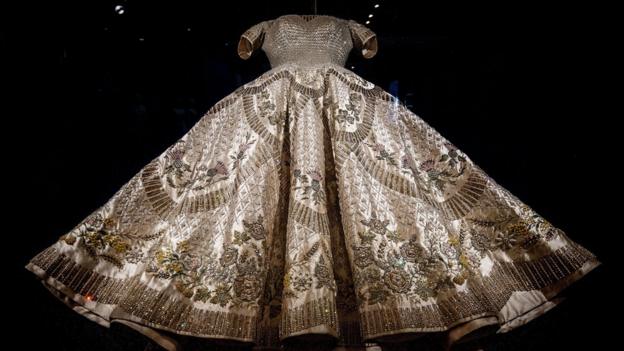 In pictures: The Queen's wedding dress goes on display - BBC Newsround