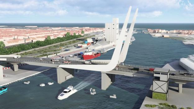 Lowestoft Gull Wing Bridge opens for first time - BBC News