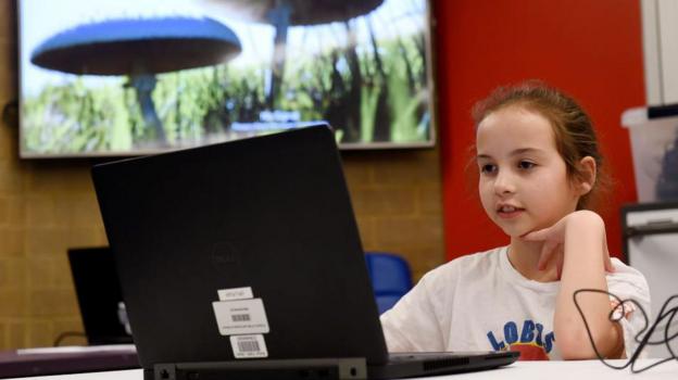 Roblox: U-13s to be blocked from messaging and some games - BBC Newsround