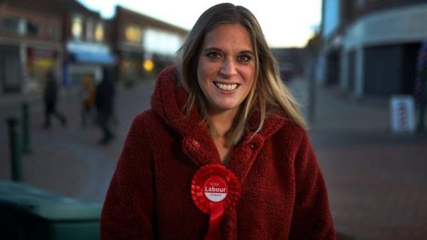 Former Crewe MP quits Labour in council budget row - BBC News