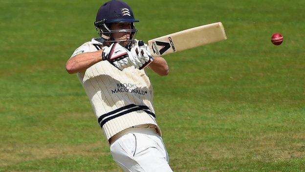 County Championship: Chris Read century steers Notts into lead - BBC Sport