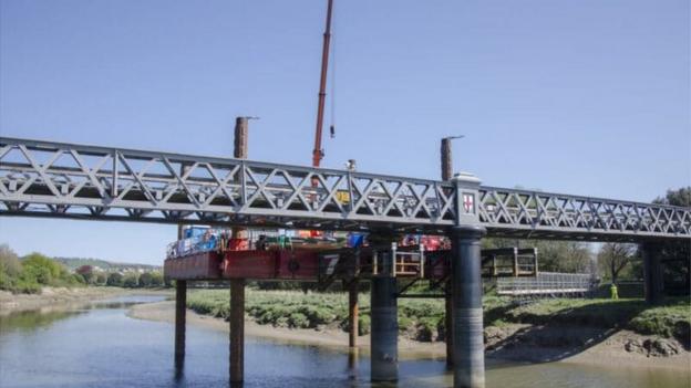 Barnstaple former railway bridge repairs delayed - BBC News
