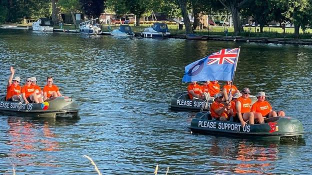 RAF Hercules crew finish 144-mile Thames trip in pedalos - BBC News