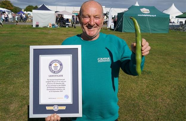 Check out these massive record-breaking vegetables! - BBC Newsround