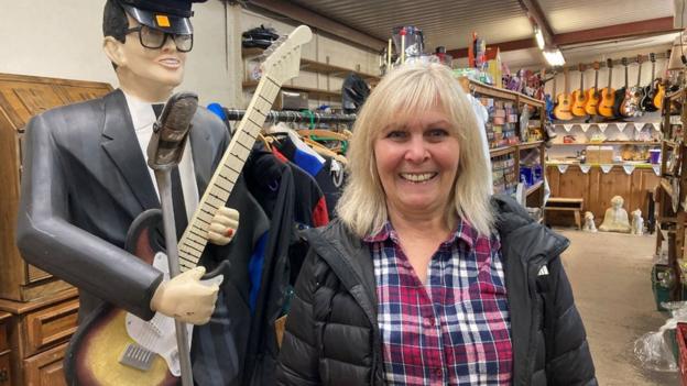 Lydney Exchange secures funds to keep storage for another year - BBC News