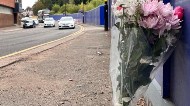 Witnesses sought over death of pedestrian in Sutton Coldfield - BBC News