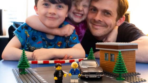 Lockdown Lego: The enthusiasts building mini masterpieces - BBC News