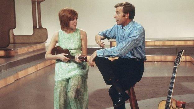 In pictures: Val Doonican - BBC News