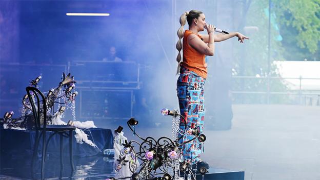 In pictures: BBC Radio 1's Big Weekend in Dundee - BBC News