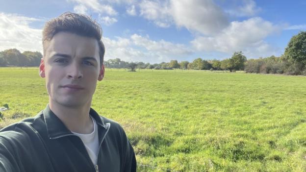 Ripley: Affordable homes approved for Guildford green belt - BBC News