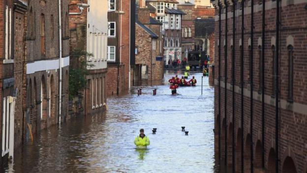 In pictures: Second day of flooding across northern England - BBC News