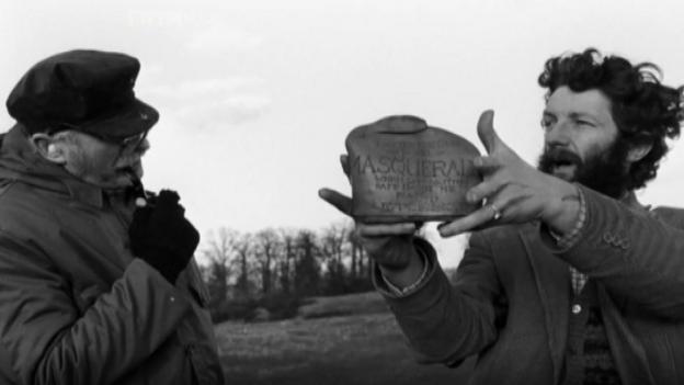 Masquerade: How a real-life treasure hunt obsessed a nation - BBC News