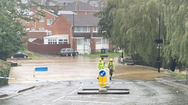 Isle of Wight flood warning for Sandown, Brading and Bembridge - BBC News