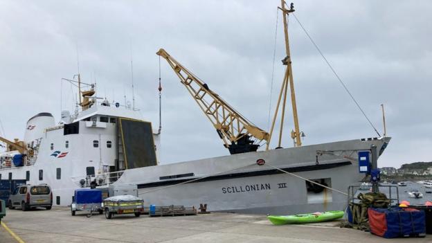 New faster passenger ferry set for Scilly in summer - BBC News