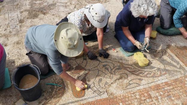 Digging for Britain: Secrets of Rutland Roman villa mosaic revealed ...