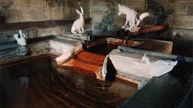 Edinburgh's little stone buildings hiding water secrets - BBC News