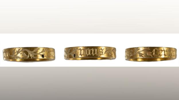 Medieval 'love motto' gold ring found near Frinton - BBC News