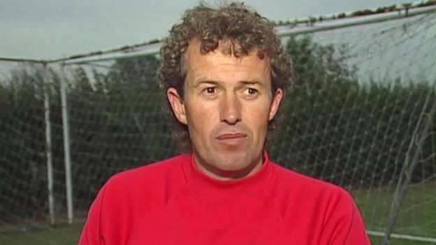 Paedophile football coach Barry Bennell dies in prison - BBC News