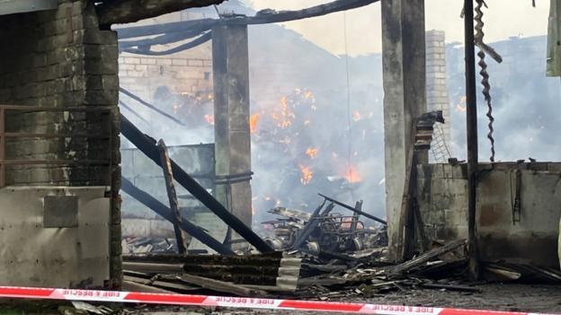 Multiple fire crews tackle 'ferocious' Cornwall barn fire - BBC News