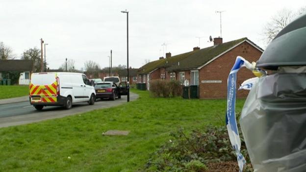 Attempted murder arrest after two men stabbed in Coventry - BBC News