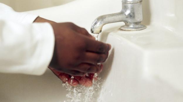 Pupils 'need hand-washing lessons' to cut drug resistance - BBC News
