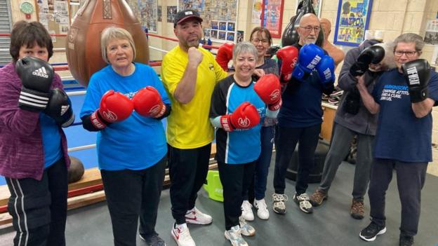 Scarborough Parkinson's patients pack a punch at boxing club - BBC News